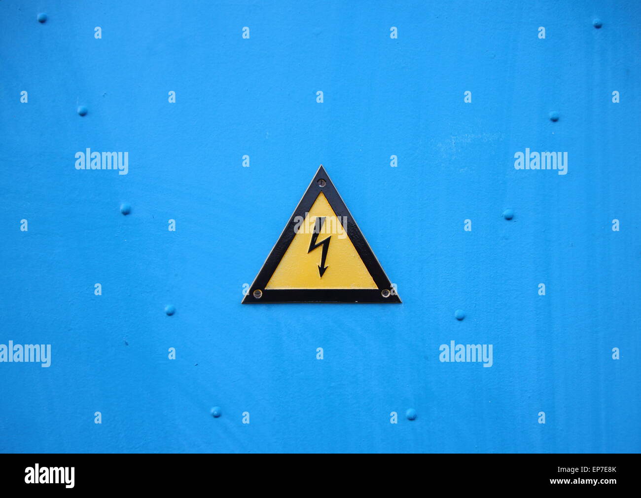 Triangle de danger jaune Banque de photographies et d’images à haute ...