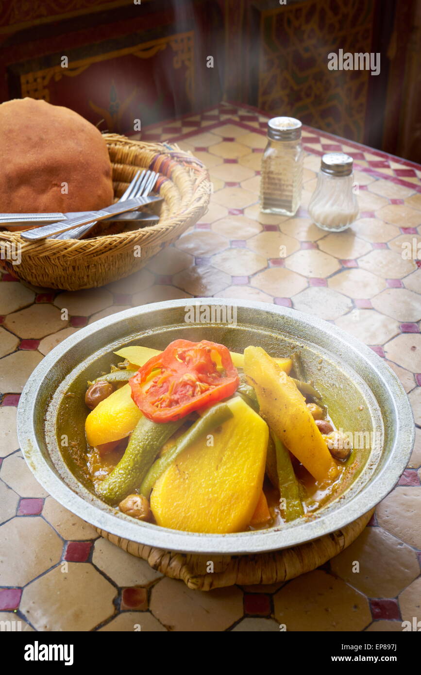 Plat marocain Banque de photographies et d’images à haute résolution ...