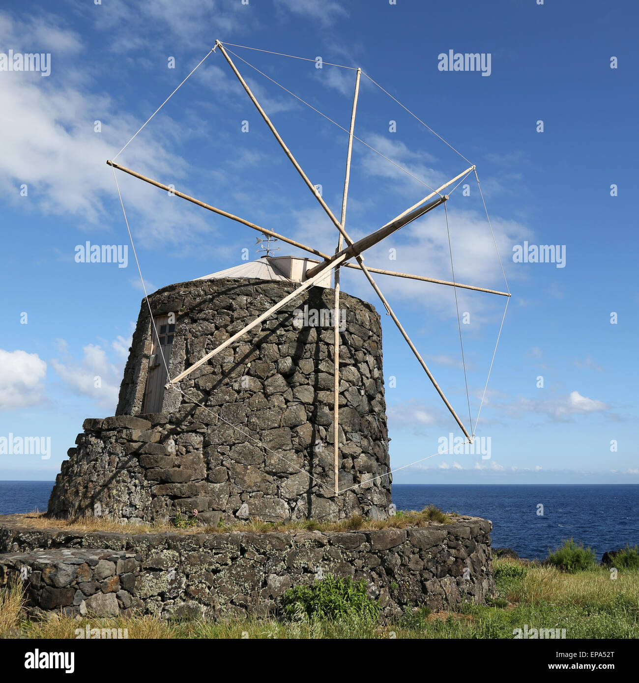 Altes windrad Banque de photographies et d’images à haute résolution ...