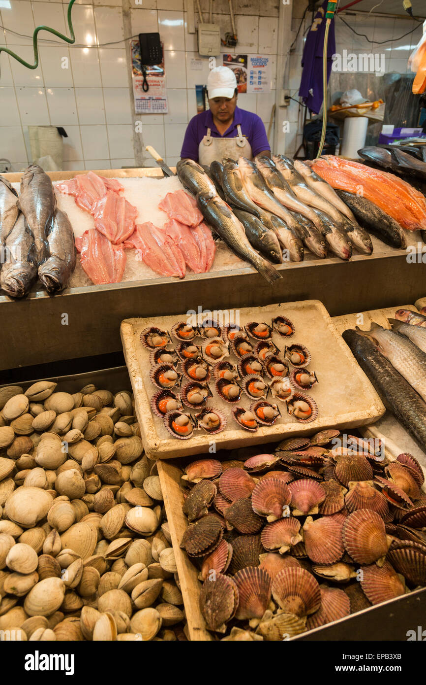Marchande de poissons Banque de photographies et d’images à haute ...