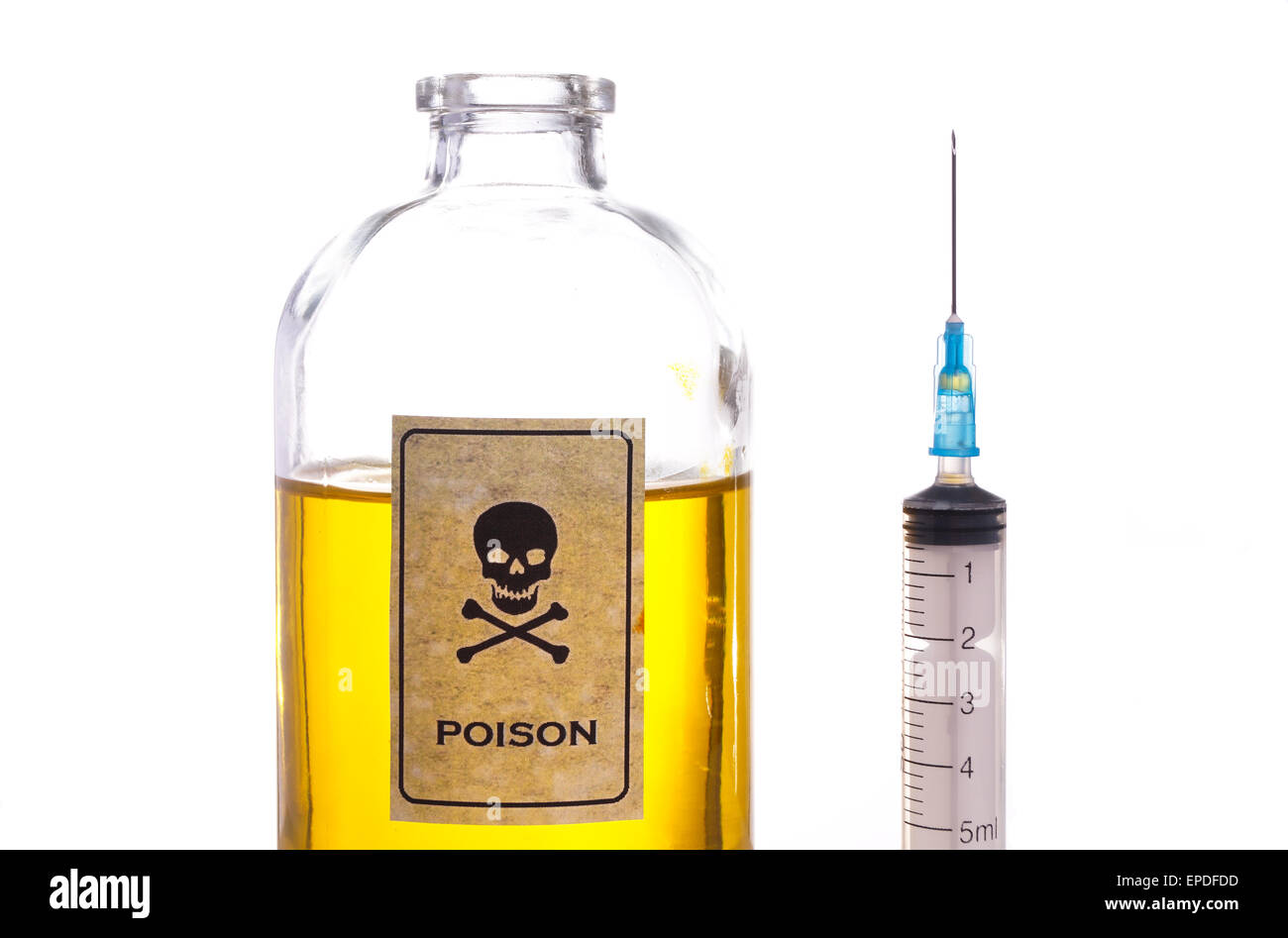Bouteille de poison et seringue Banque de photographies et d’images à ...