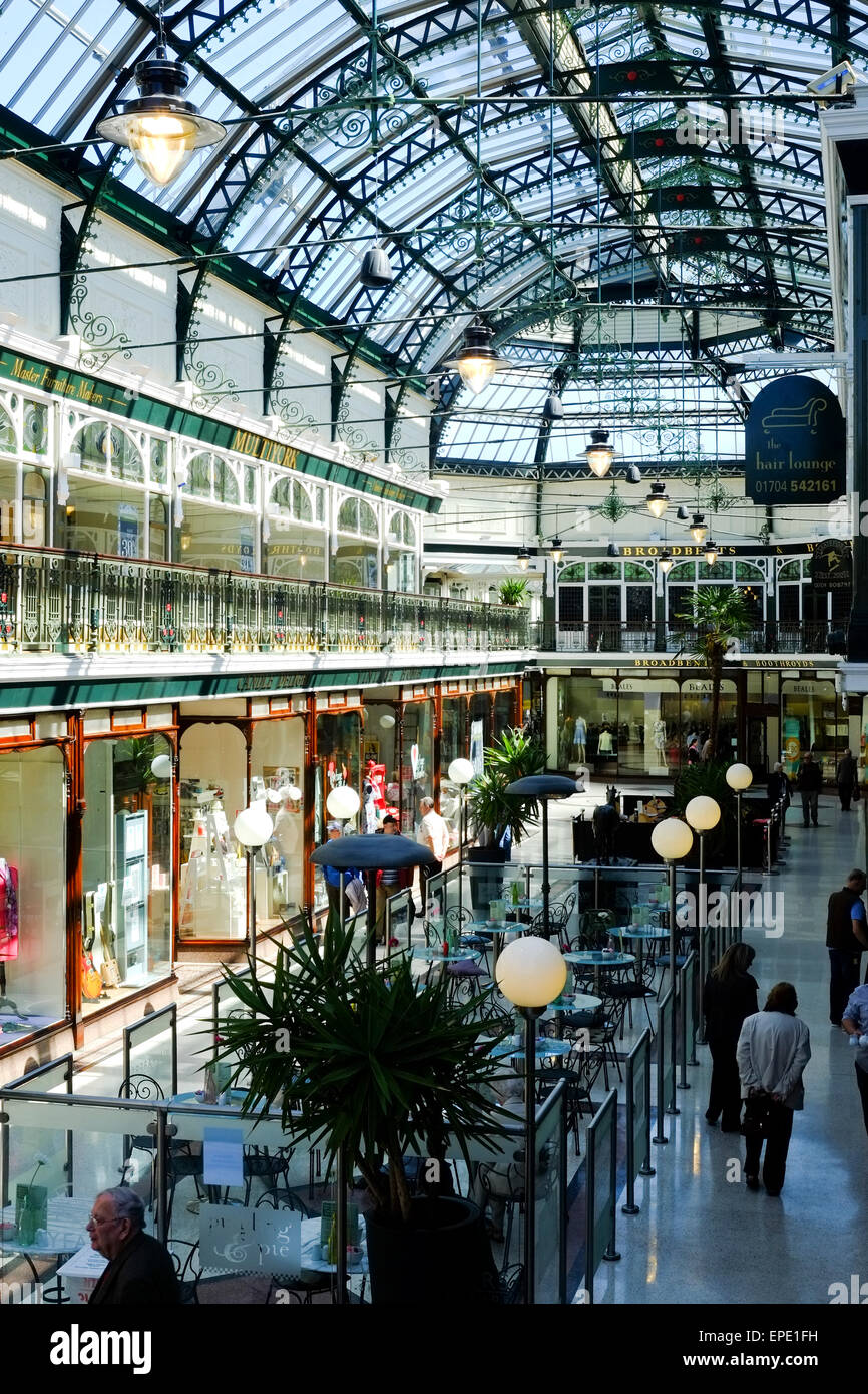 Arcade wayfarers de southport Banque de photographies et d’images à ...