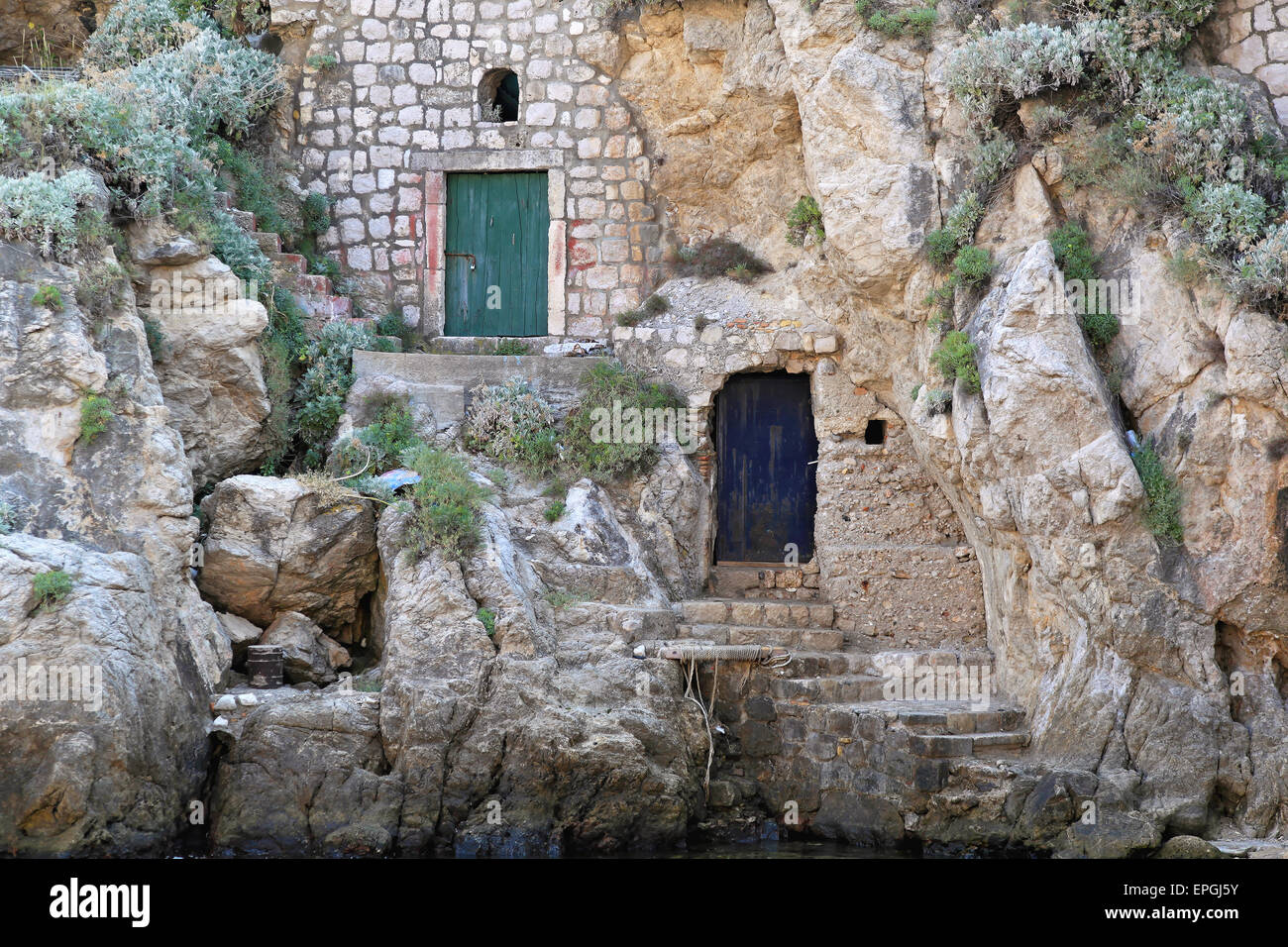Maisons dans le rocher Banque de photographies et d’images à haute ...