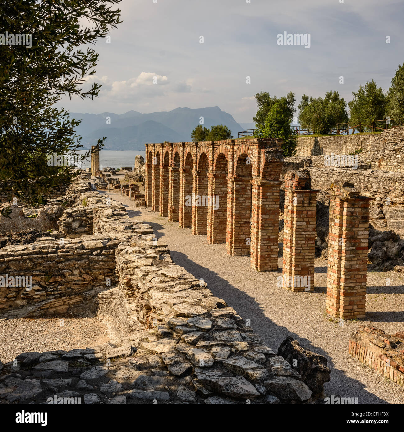 Grottes de Catulle,la villa romaine sait comme Catulliana Villa ou ...