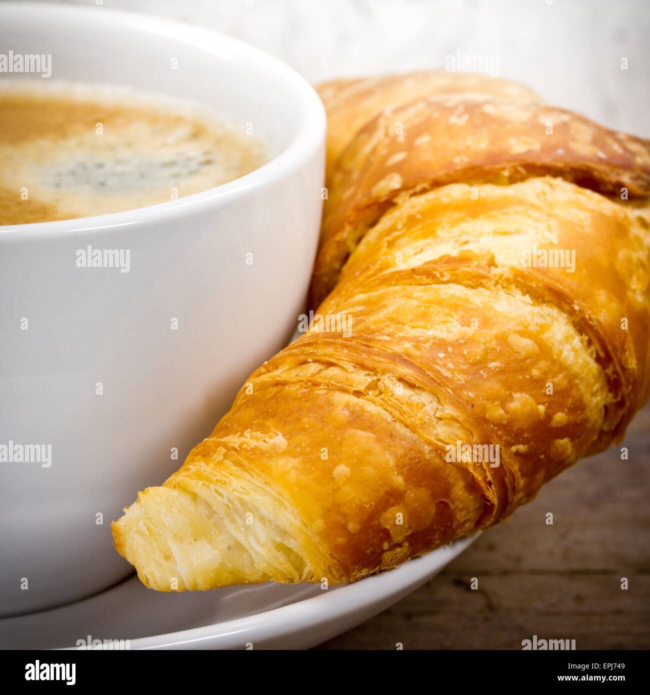 Coffee croissant Banque de photographies et d’images à haute résolution ...