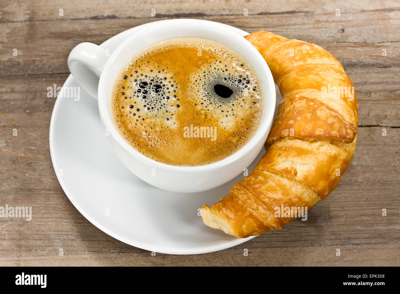 Coffee croissant Banque de photographies et d’images à haute résolution ...