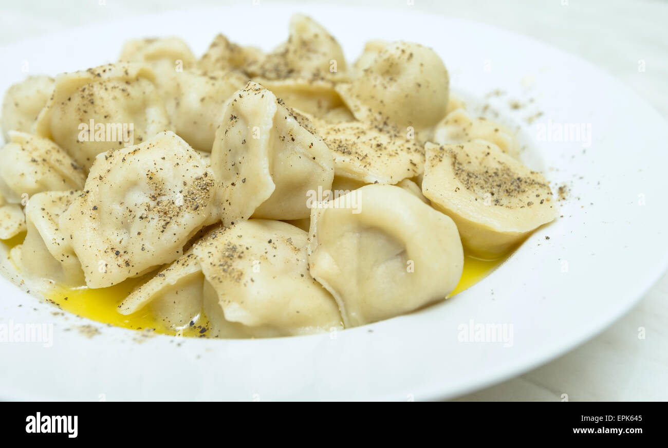 Saupoudrer saupoudrer la cuisson des aliments Banque de photographies ...