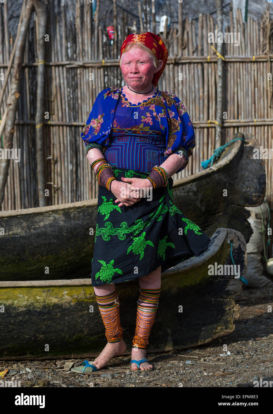 Panama, les îles San Blas, Mamitupu, Portrait d'une femme de la tribu ...