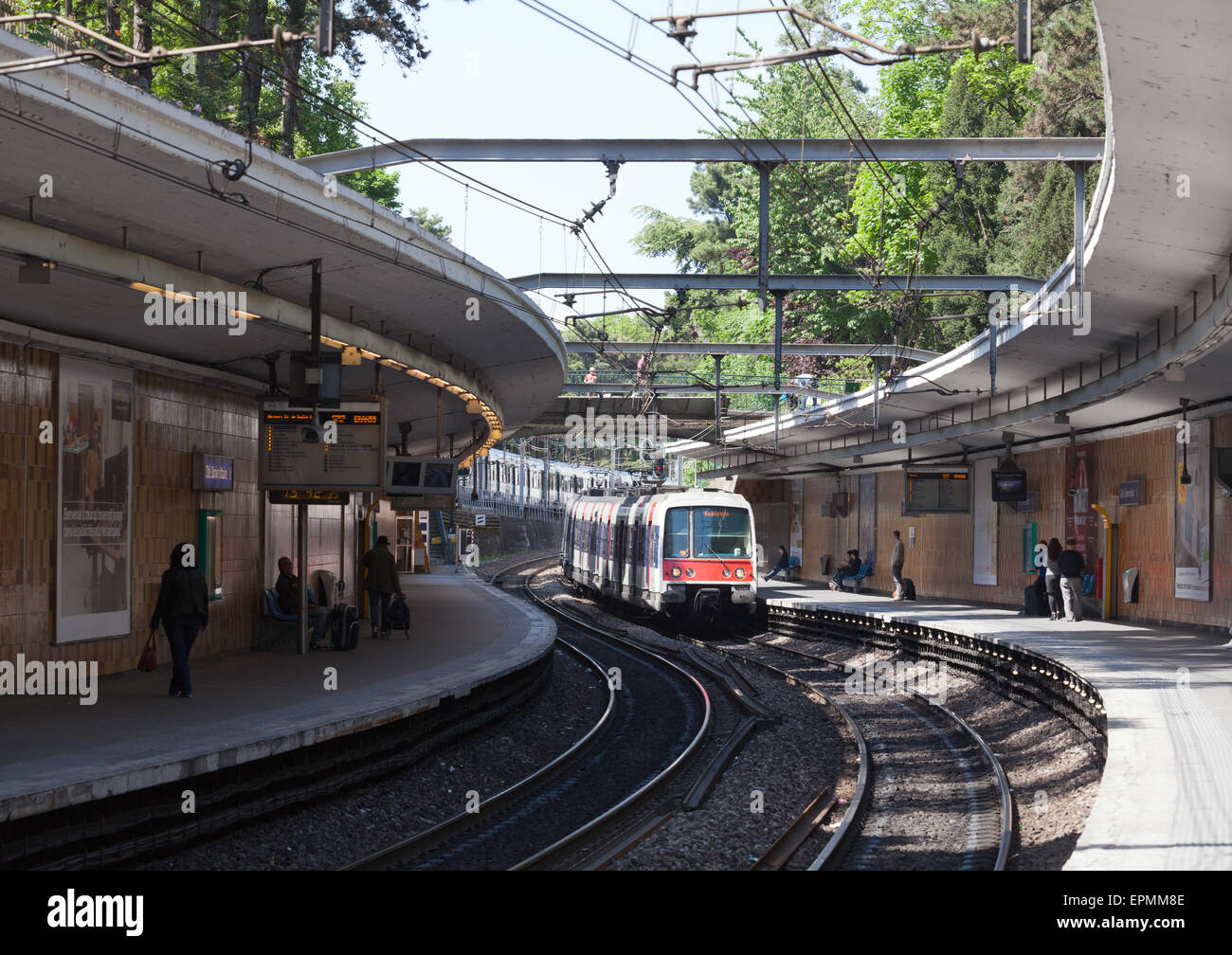 Rer b Banque de photographies et d’images à haute résolution - Alamy