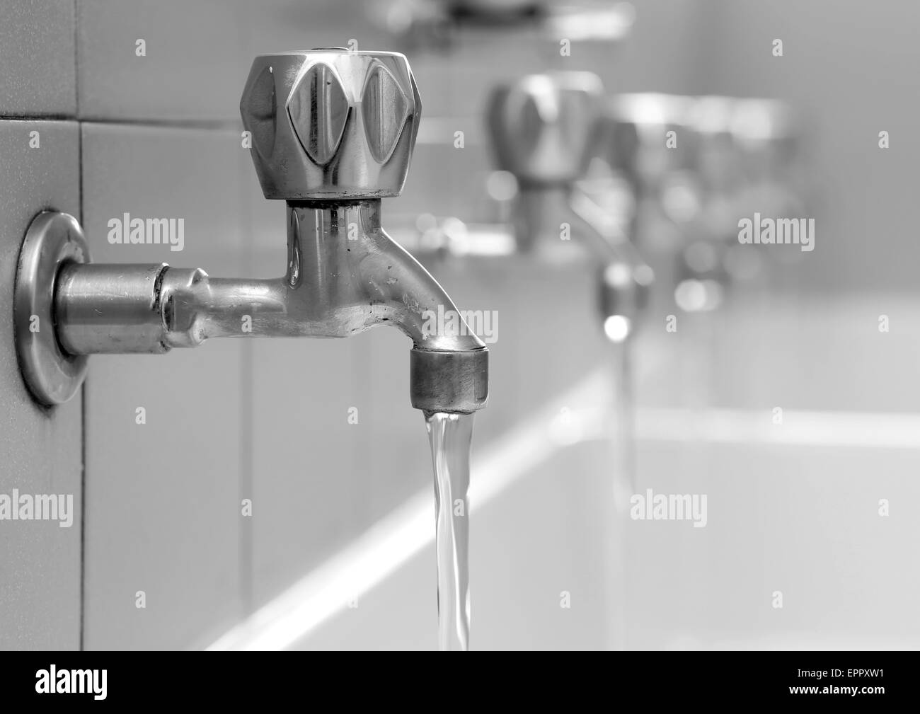 Robinets d'eau Banque de photographies et d’images à haute résolution ...