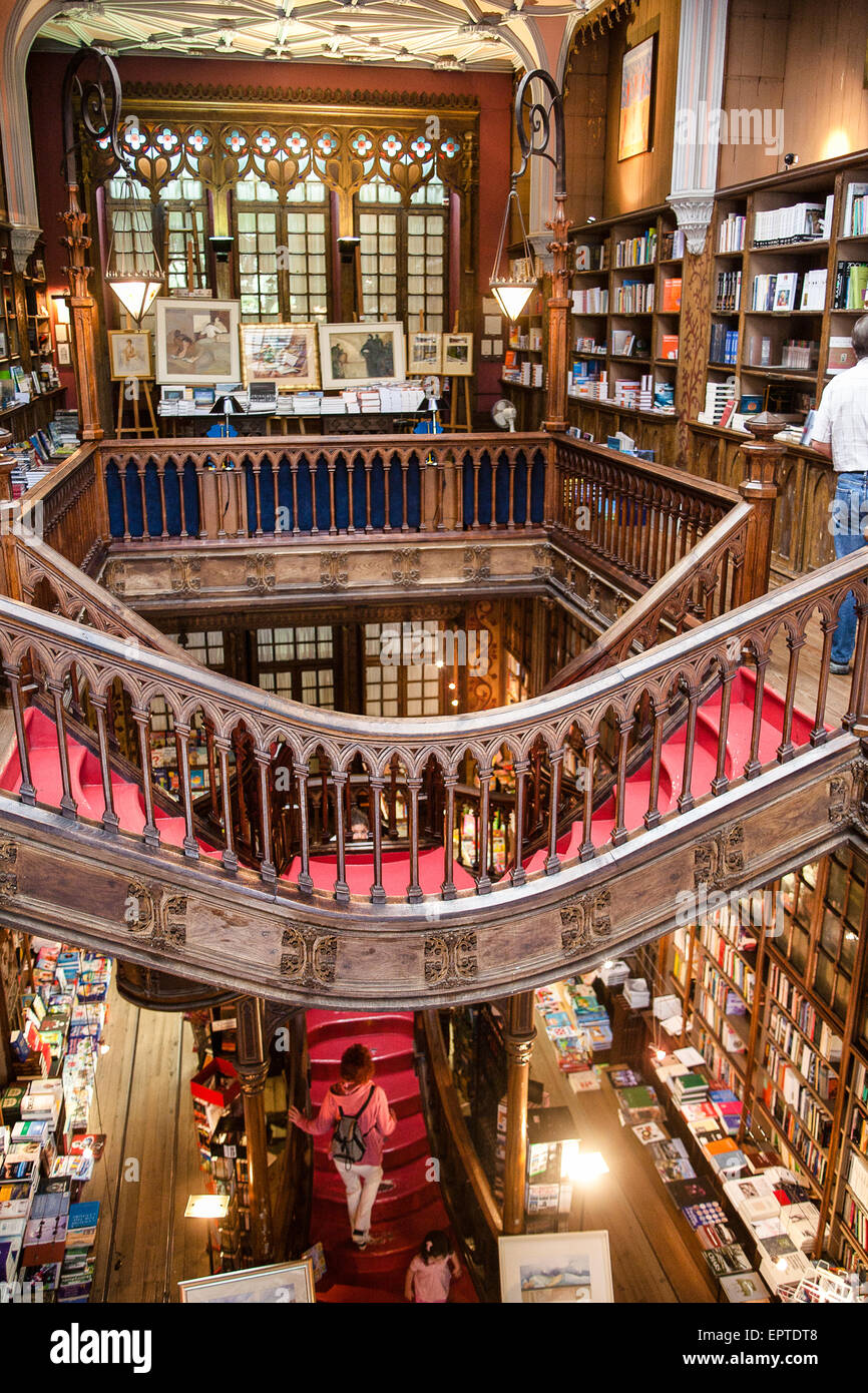 Des célèbres 'Librairie Lello' (Livaria Lello) dans le centre de Porto ...