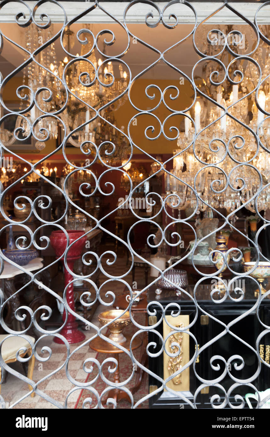 Fer forgé fenetre Banque de photographies et d’images à haute ...