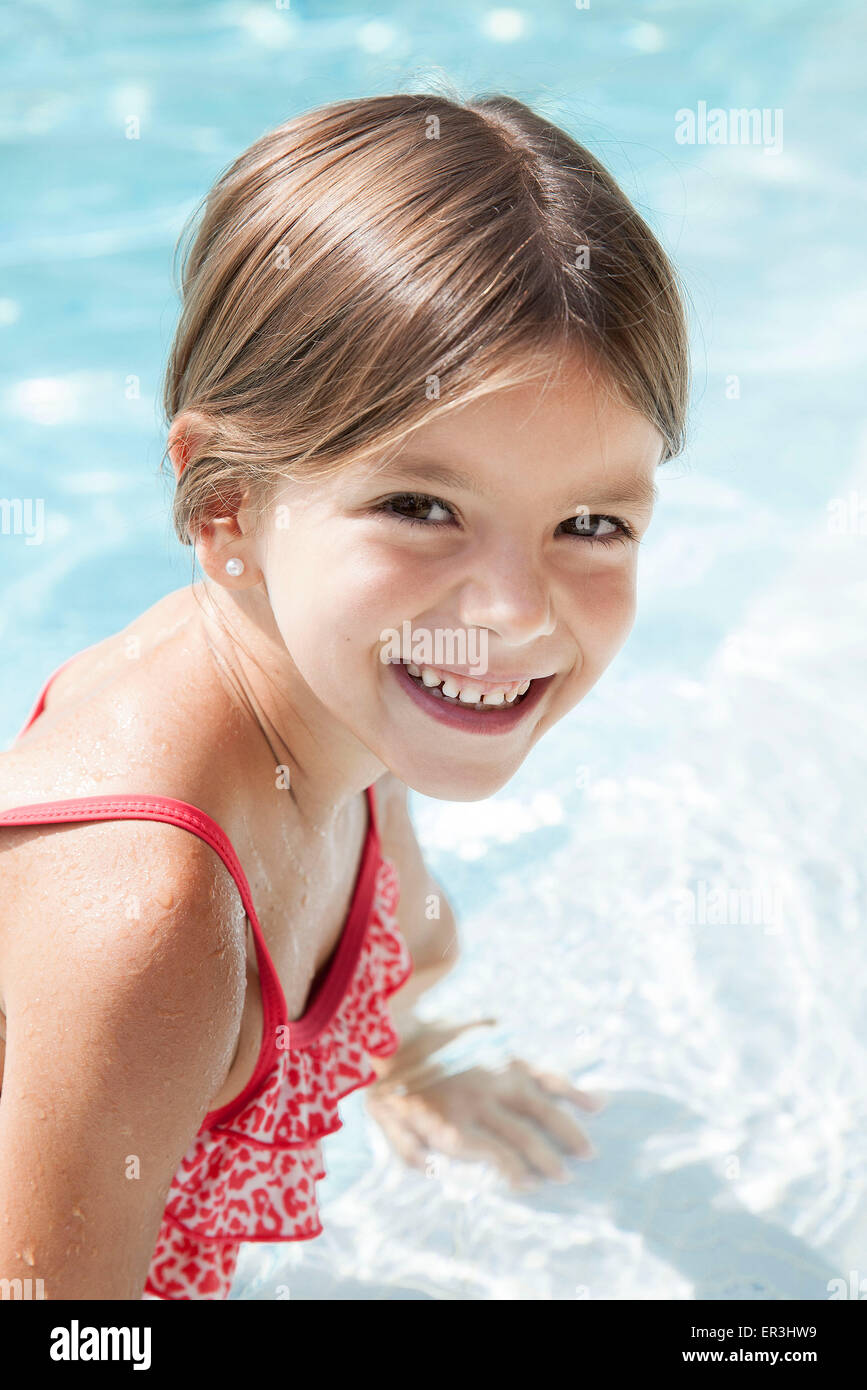 Girl in swimming pool, smiling, portrait Photo Stock - Alamy