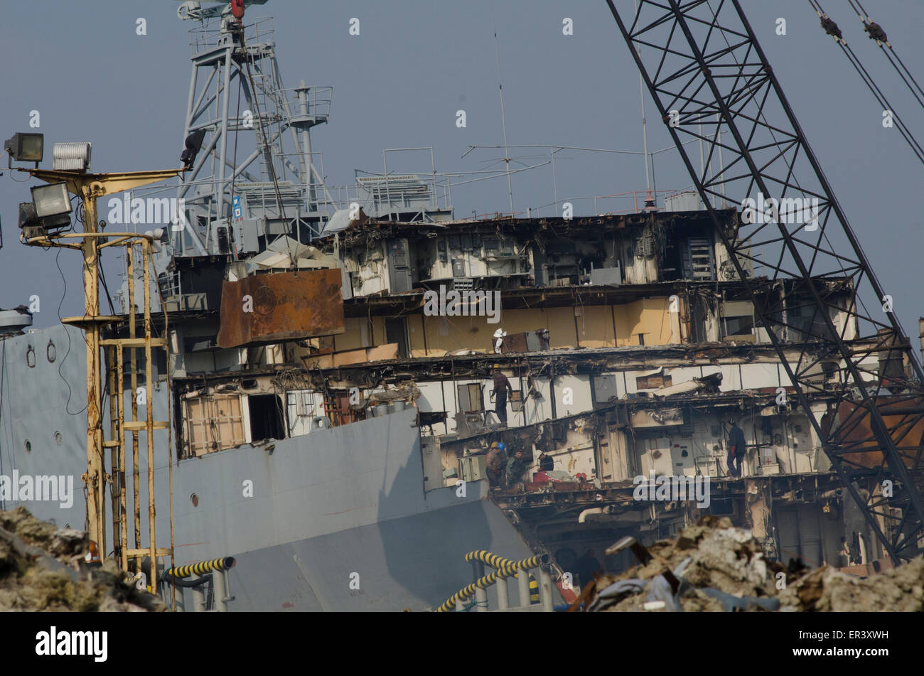 Chantiers de démolition des navires turcs à Aliaga près de Izmir ...