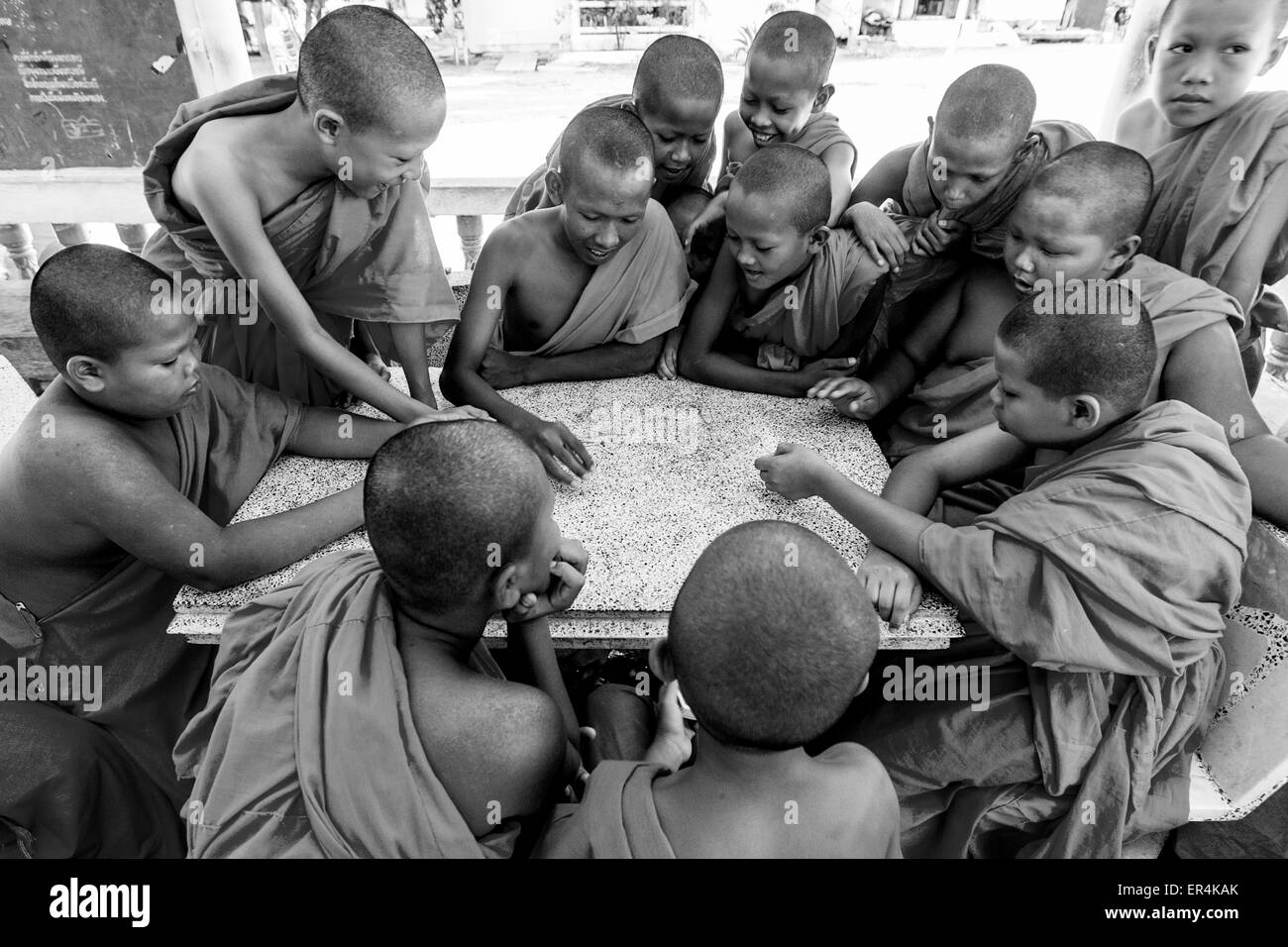 Novice moine thailande Banque d'images noir et blanc - Alamy