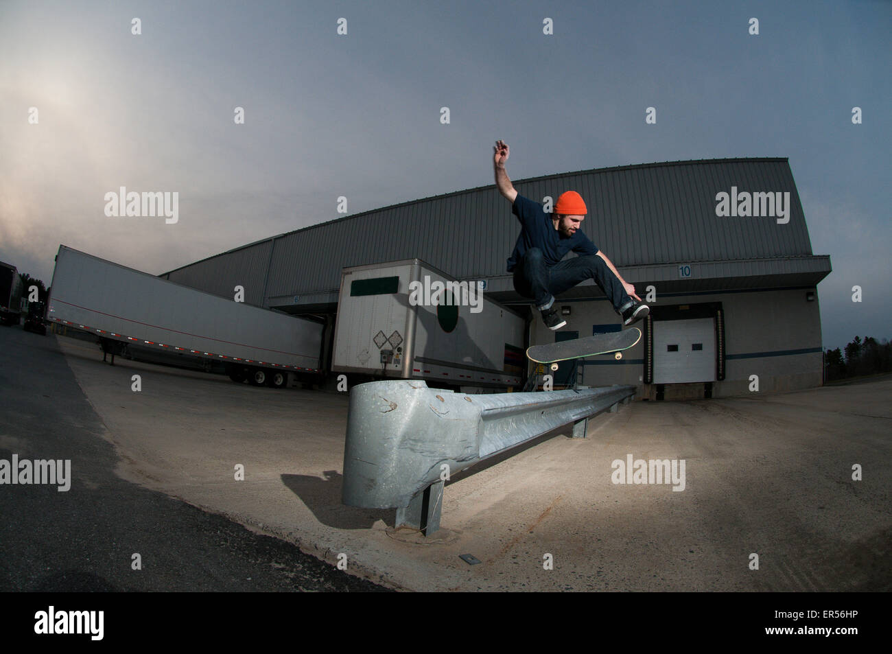 Kick flip Banque de photographies et d’images à haute résolution - Alamy