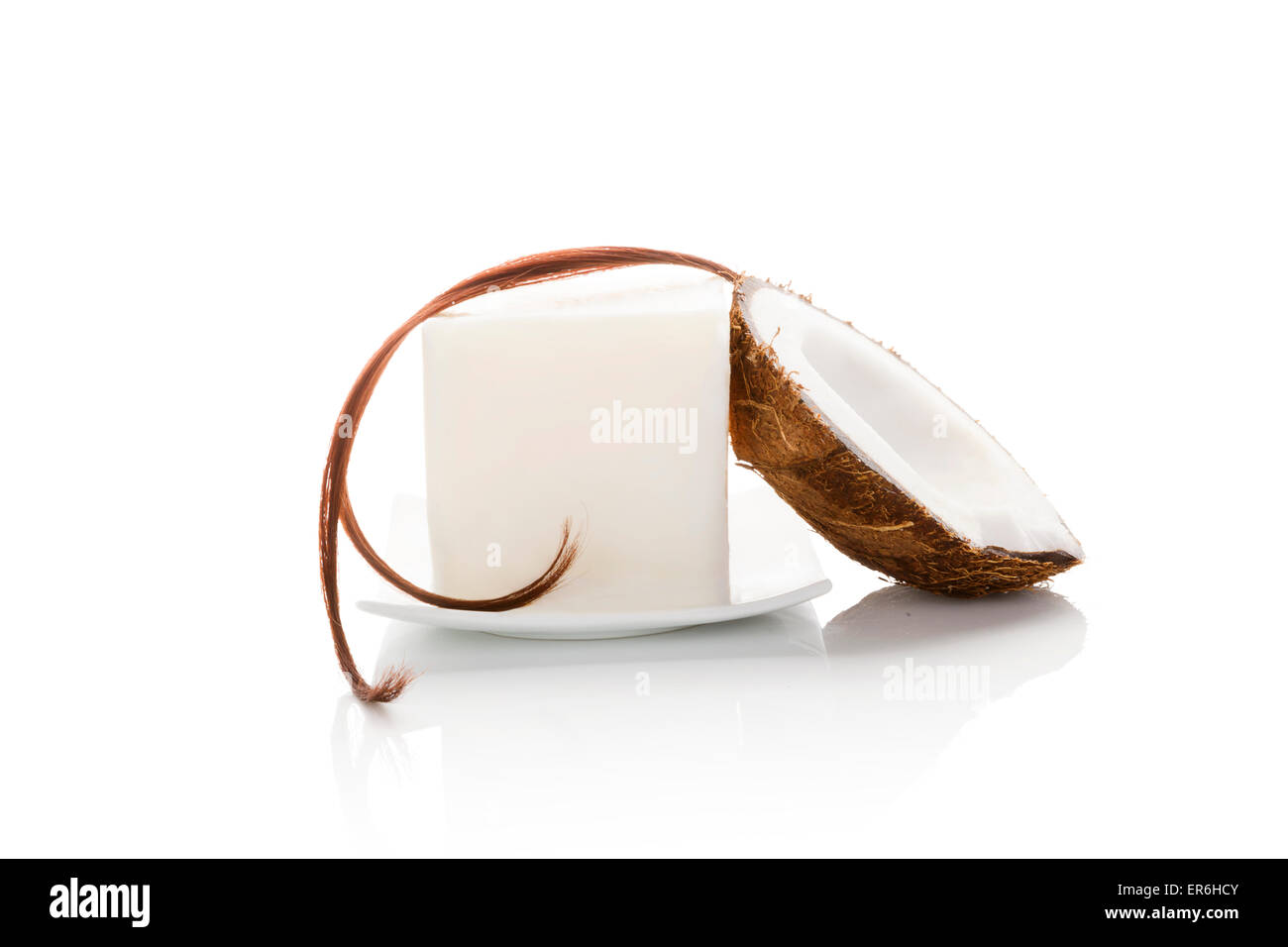 Disque biologique l'huile de noix de coco avec une chaîne de cheveux et ...