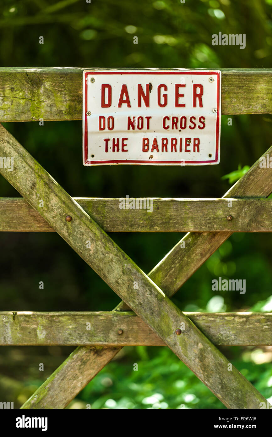 Danger ne pas monter signe Banque de photographies et d’images à haute ...