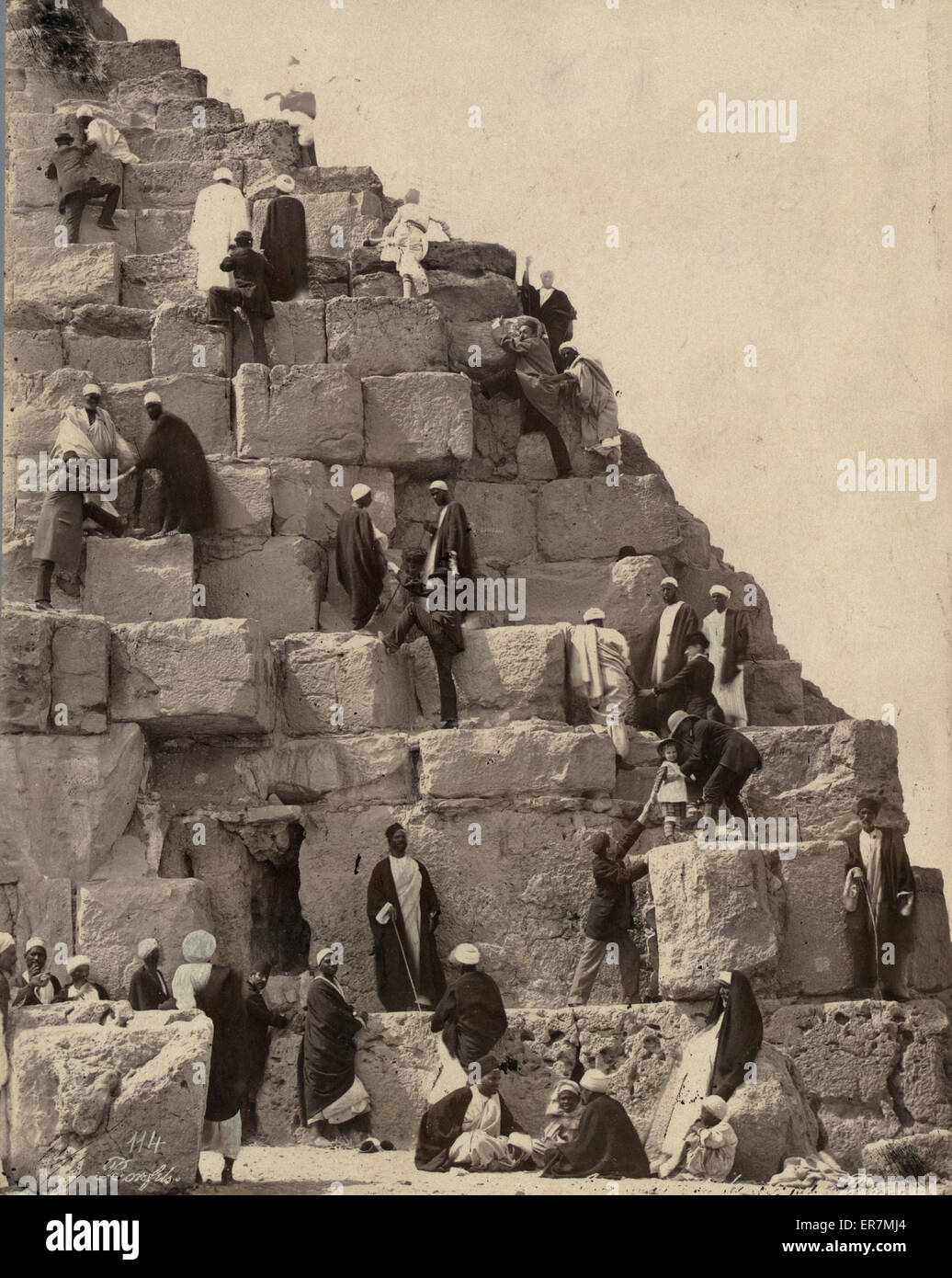 Base de la pyramide Banque de photographies et d’images à haute ...