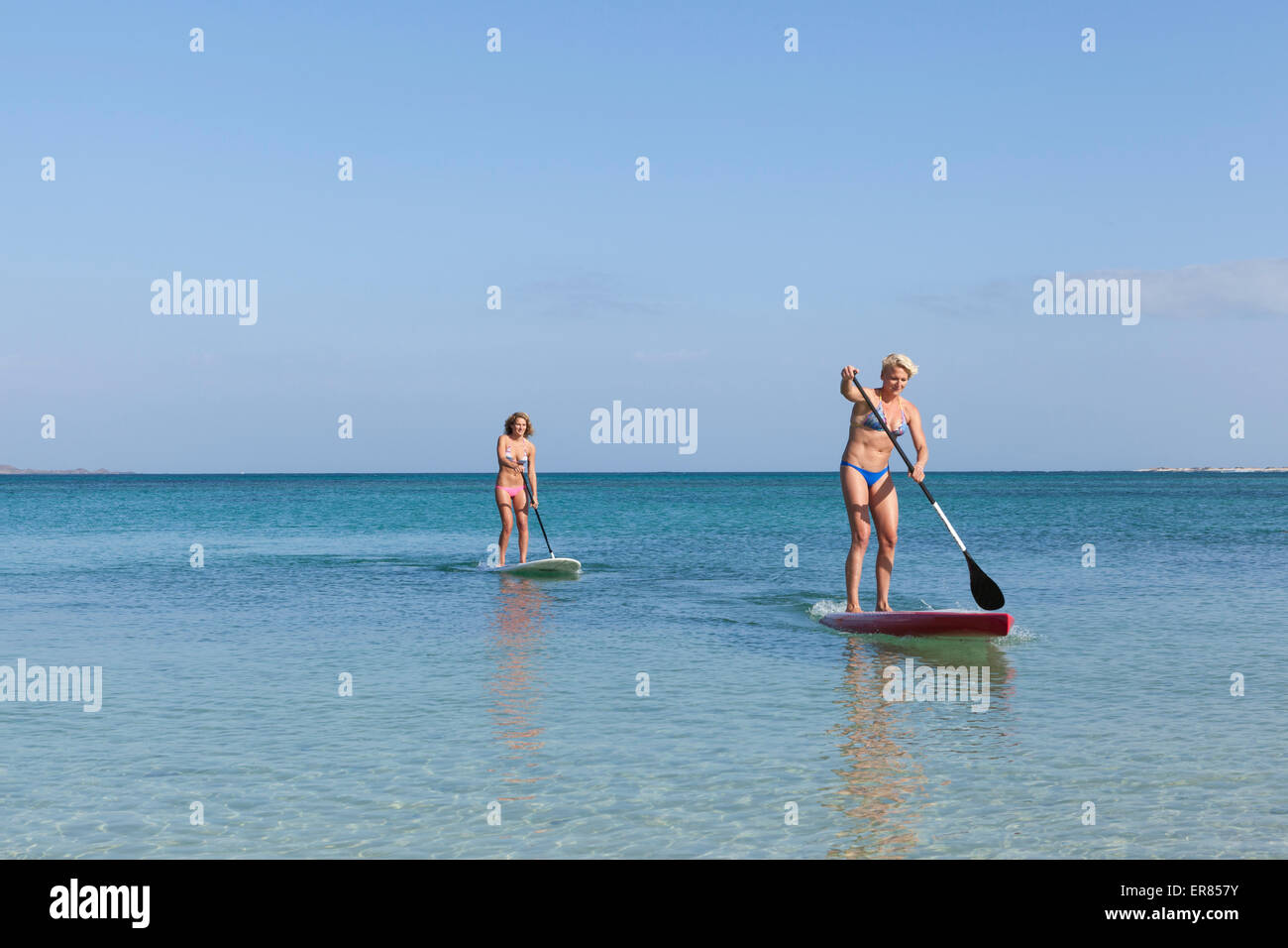 Les Jeunes Filles En Bikini Banque De Photographies Et Dimages à Haute