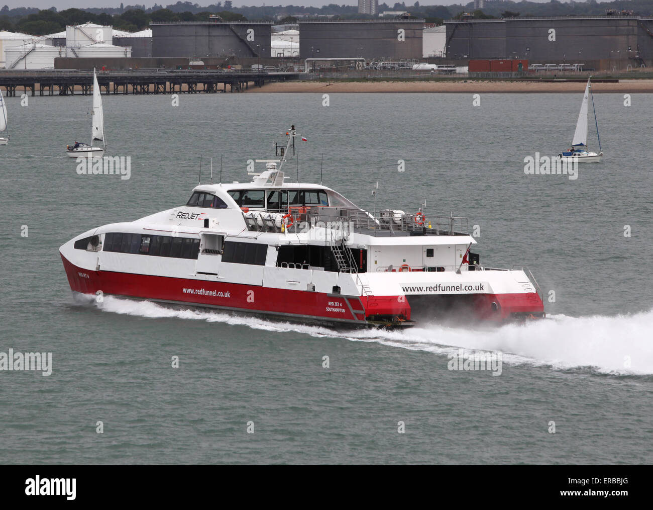 Ferries rouges Banque de photographies et d’images à haute résolution ...