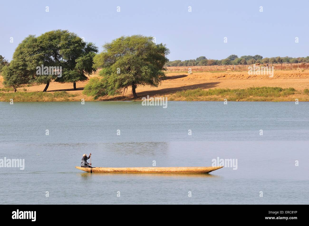 Senegal river canoe Banque de photographies et d’images à haute ...