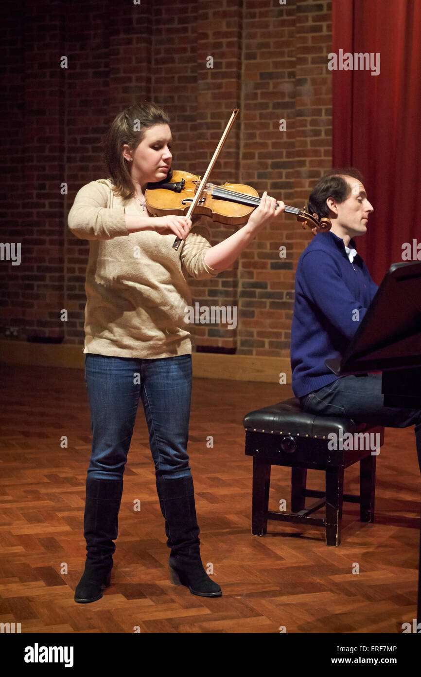 Violoniste classique Chloé Hanslip photographiés lors des contrôles ...