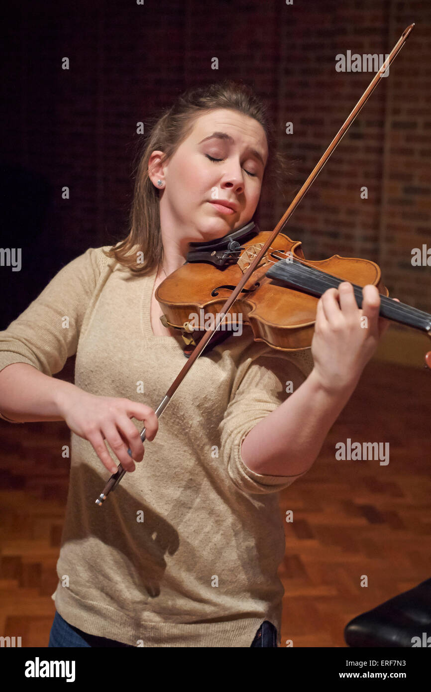 Violoniste classique Banque de photographies et d’images à haute ...