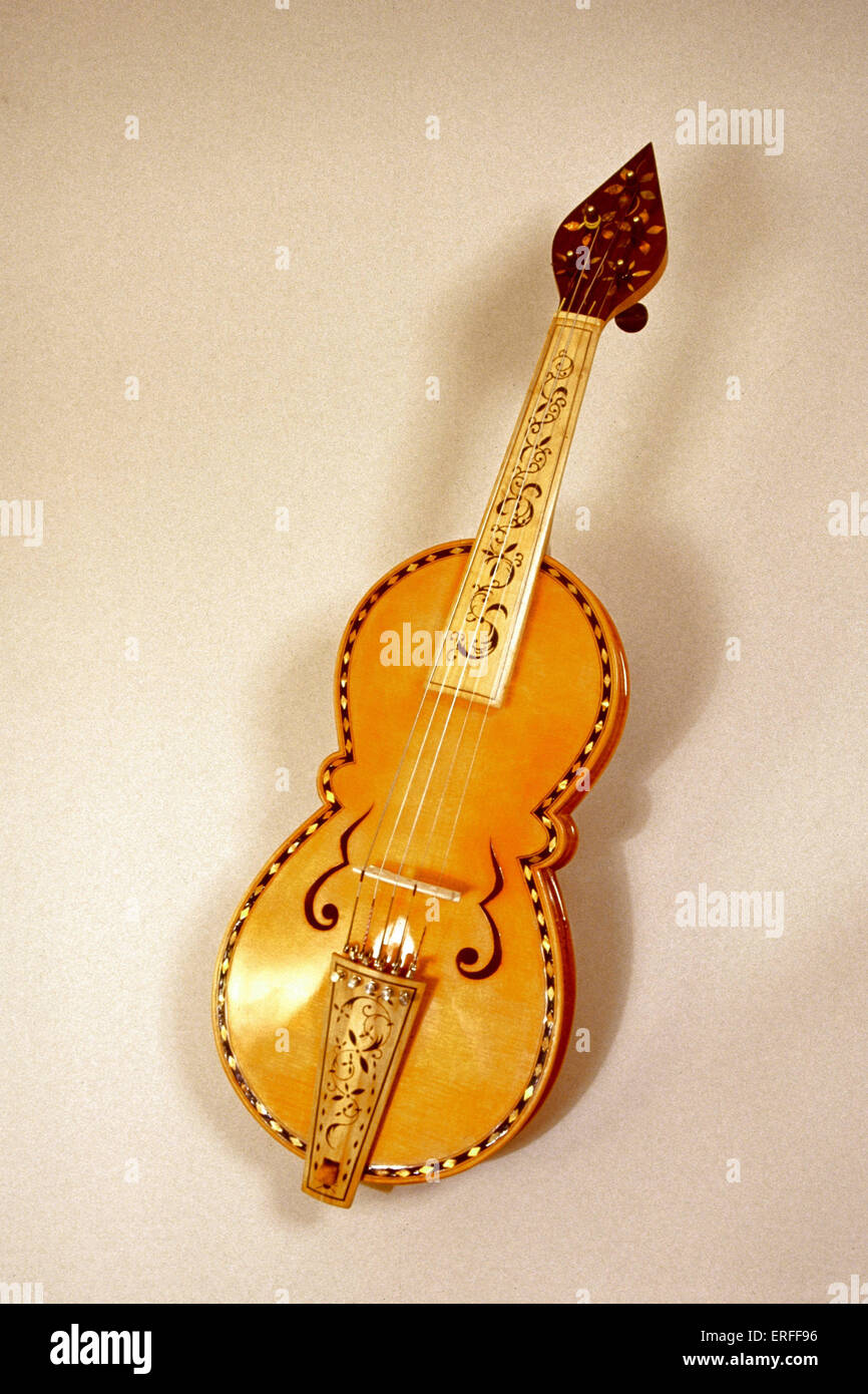 - Viole instrument médiéval en forme d'arc arc Photo Stock - Alamy