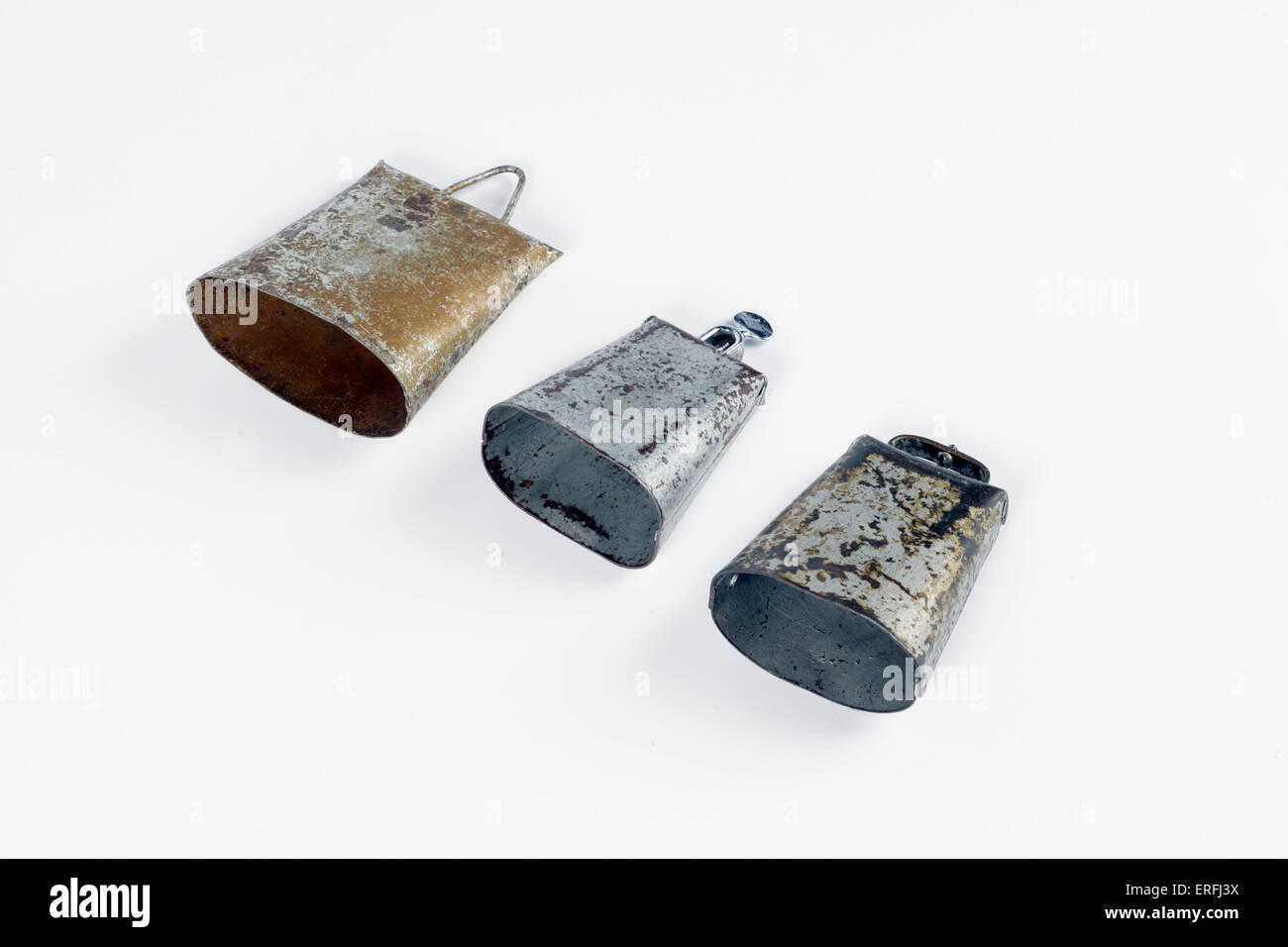Cloches - instrument de percussion. Fond blanc Photo Stock - Alamy