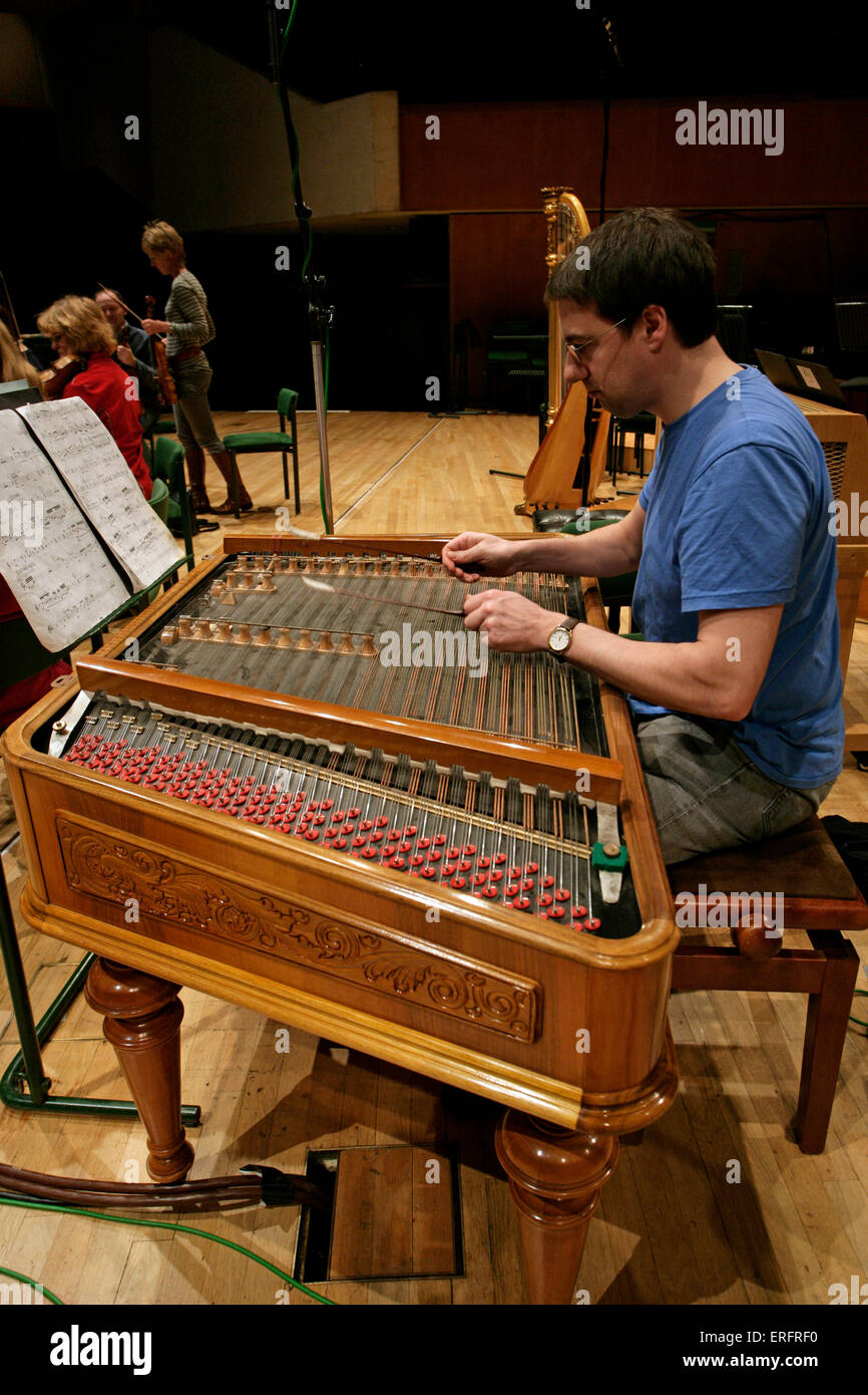 Hungarian cimbalom player Banque de photographies et d’images à haute ...