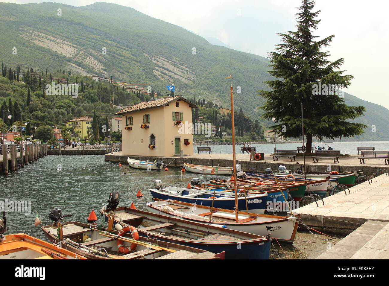 Vue sur le torbole et le lac de garde Banque de photographies et d ...