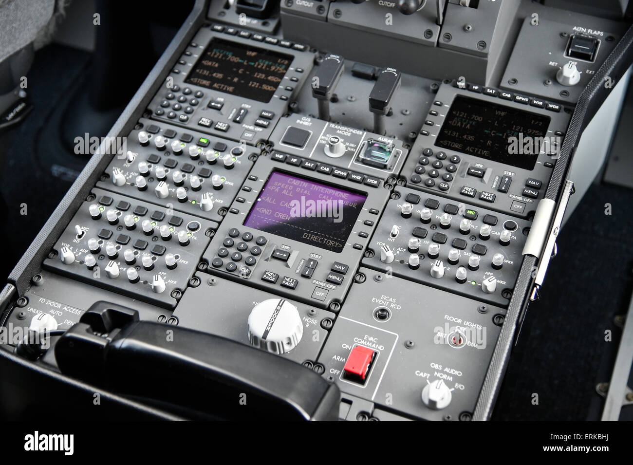 Cockpit boeing 787 b787 dreamliner Banque de photographies et d’images ...