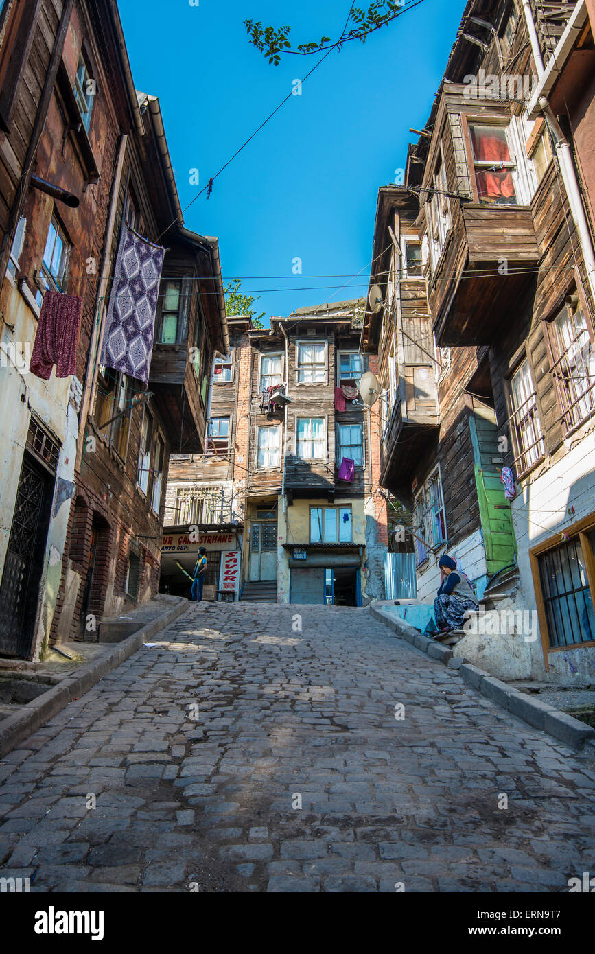 Maisons en bois de style ottoman traditionnel quartier de Fatih ...
