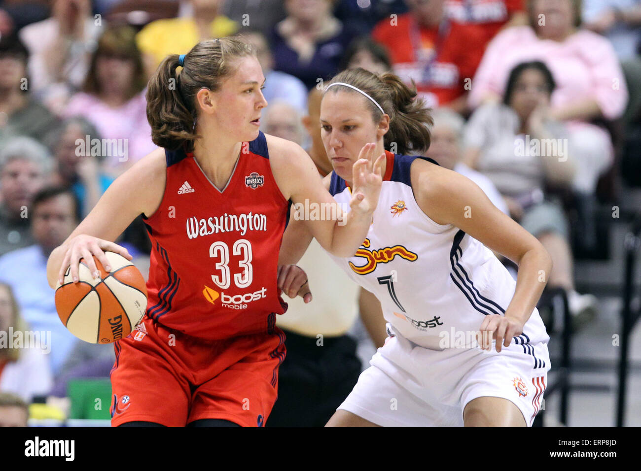 Le 5 juin, 2015 ; Uncasville, CT, USA ; Washington Mystics center Emma ...