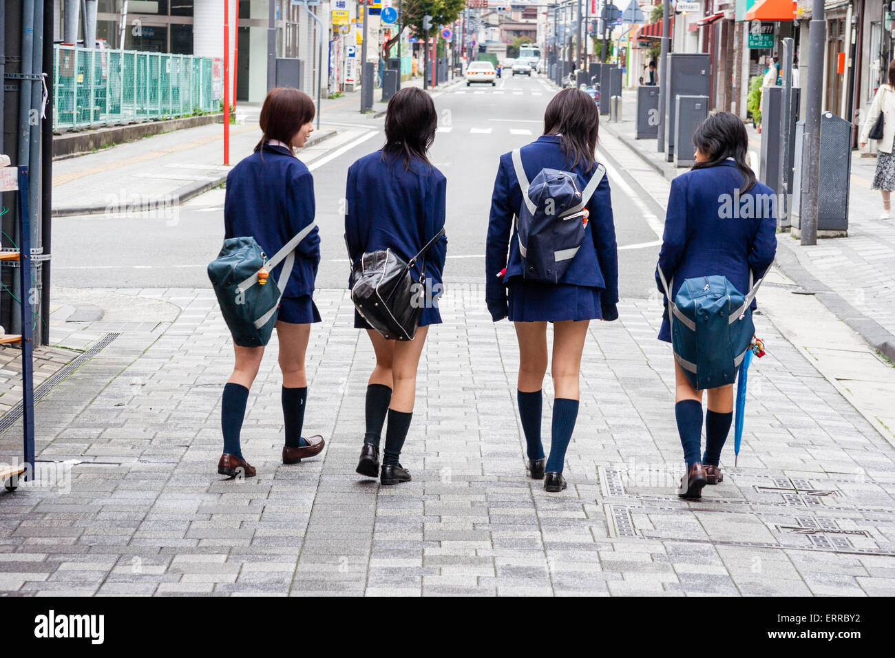 Le Japon Ligne De Quatre Filles De Lécole De Japonais à Pied