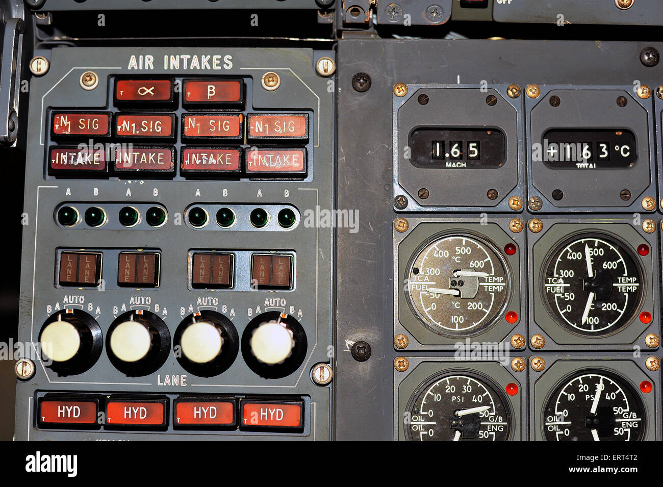 Concorde cockpit gauges Banque de photographies et d’images à haute ...