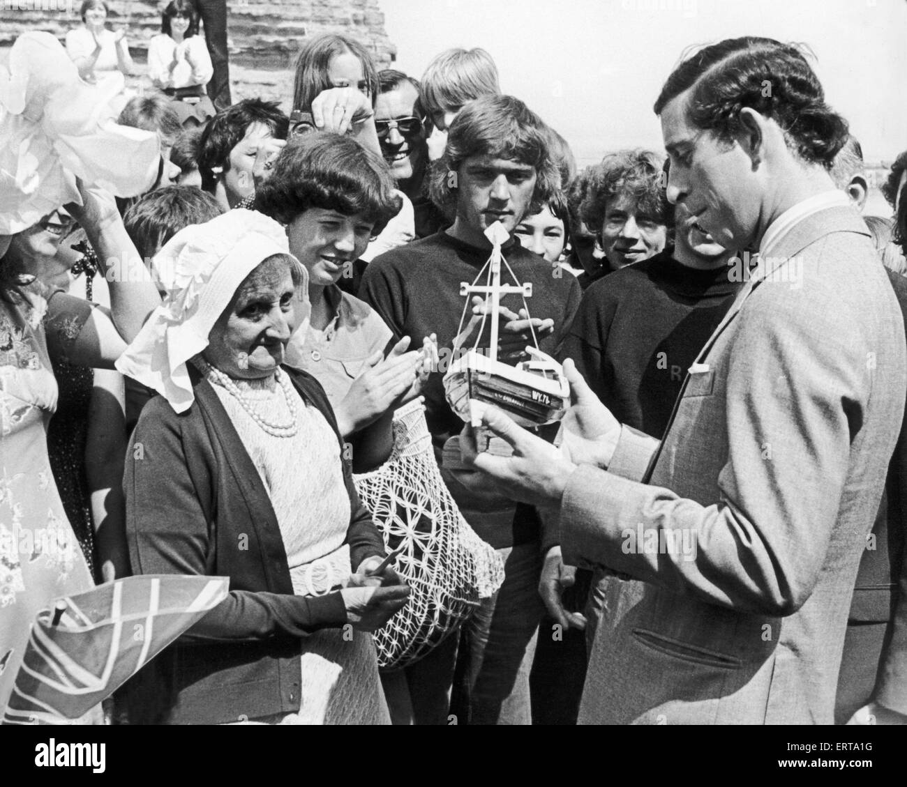 Le plus ancien résident de Staithes 86 ans Mme Hannah Theaker, portant ...