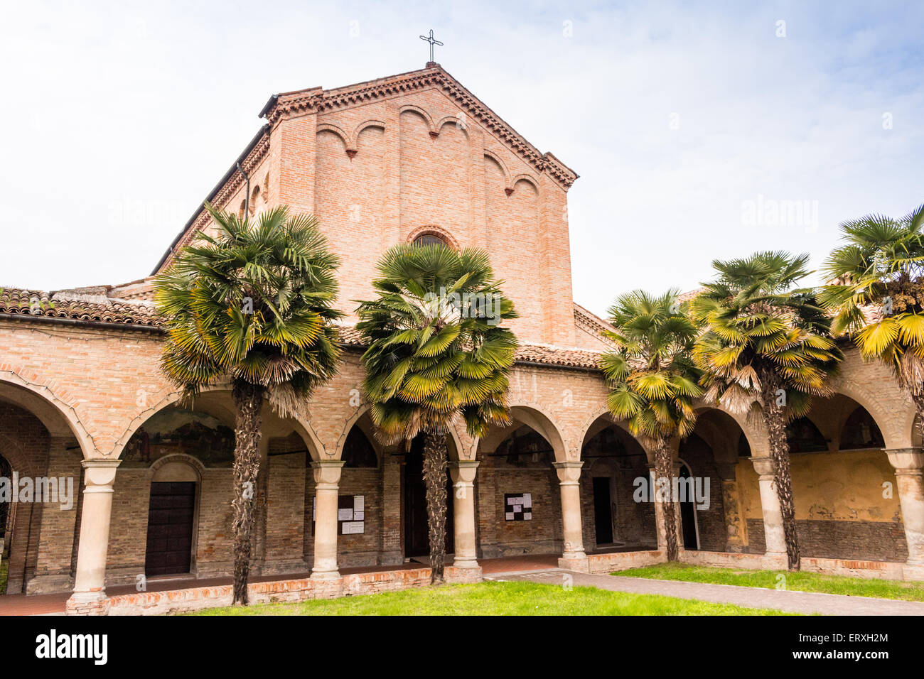 Romano gothic Banque de photographies et d’images à haute résolution ...