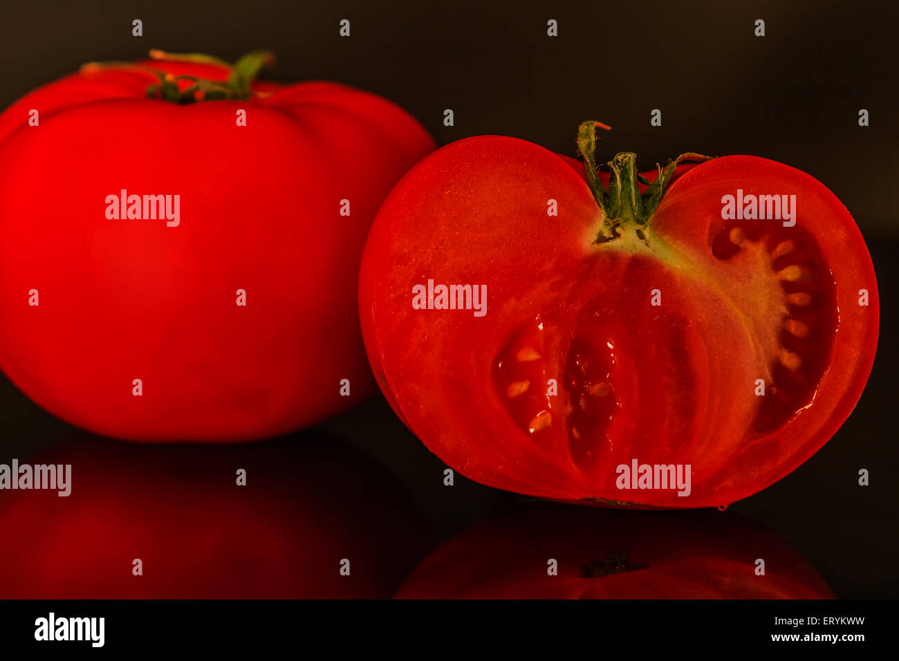 Coupe transversale de tomate Banque de photographies et d’images à ...
