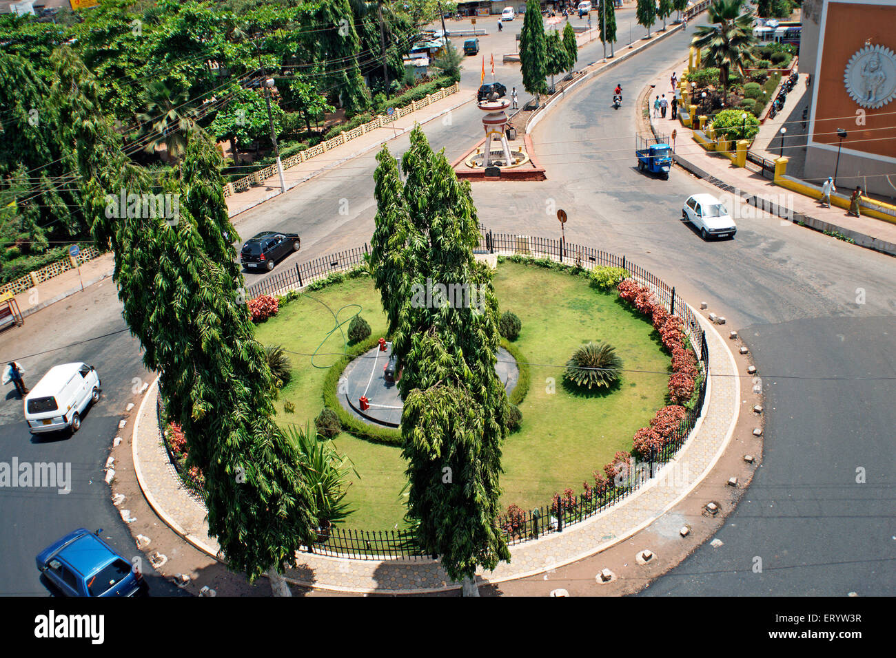 Rond point avec des arbres Banque de photographies et d’images à haute ...
