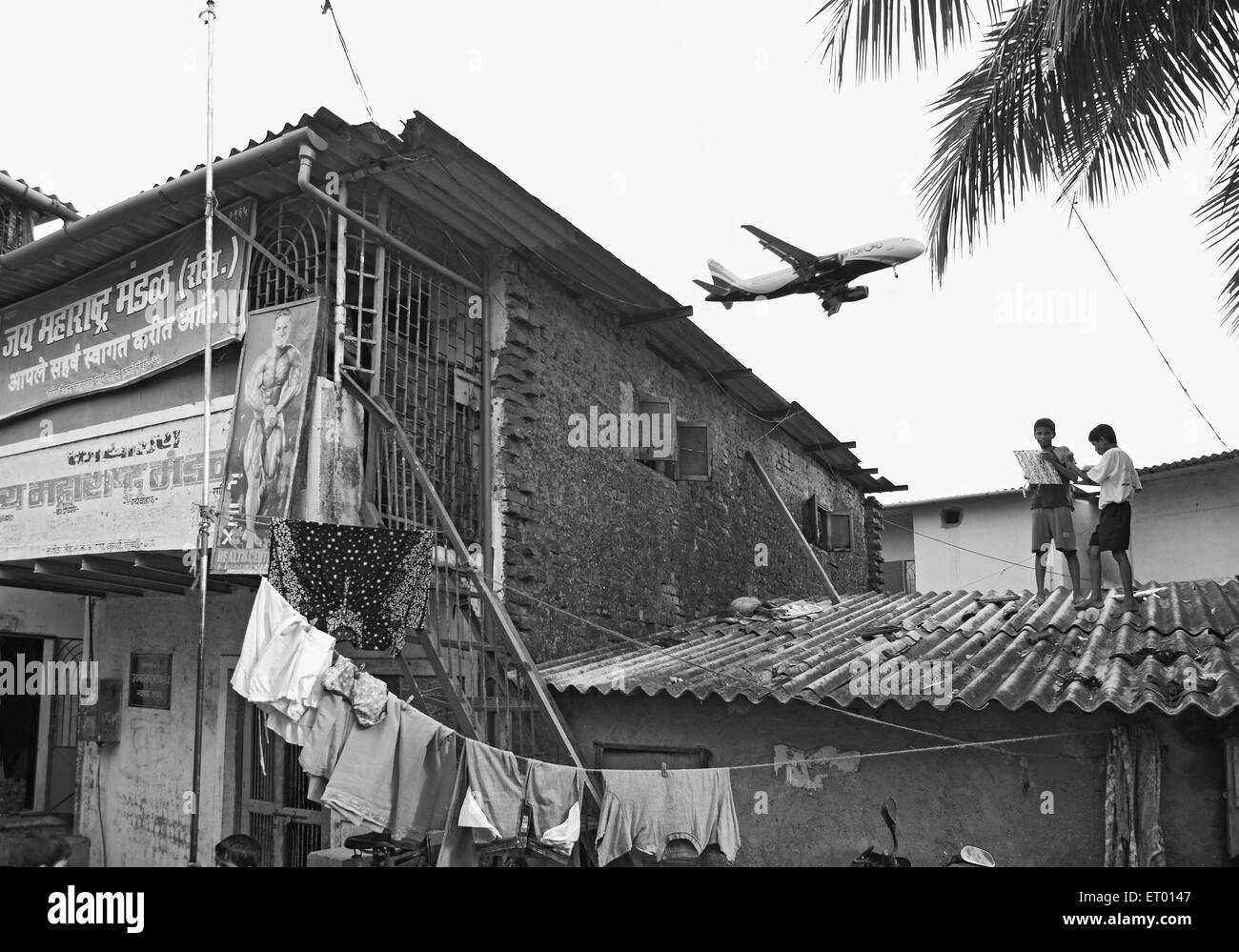 Vol d'un avion plus de kamani Indira Nagar et kaju pada ; taudis Bombay ...