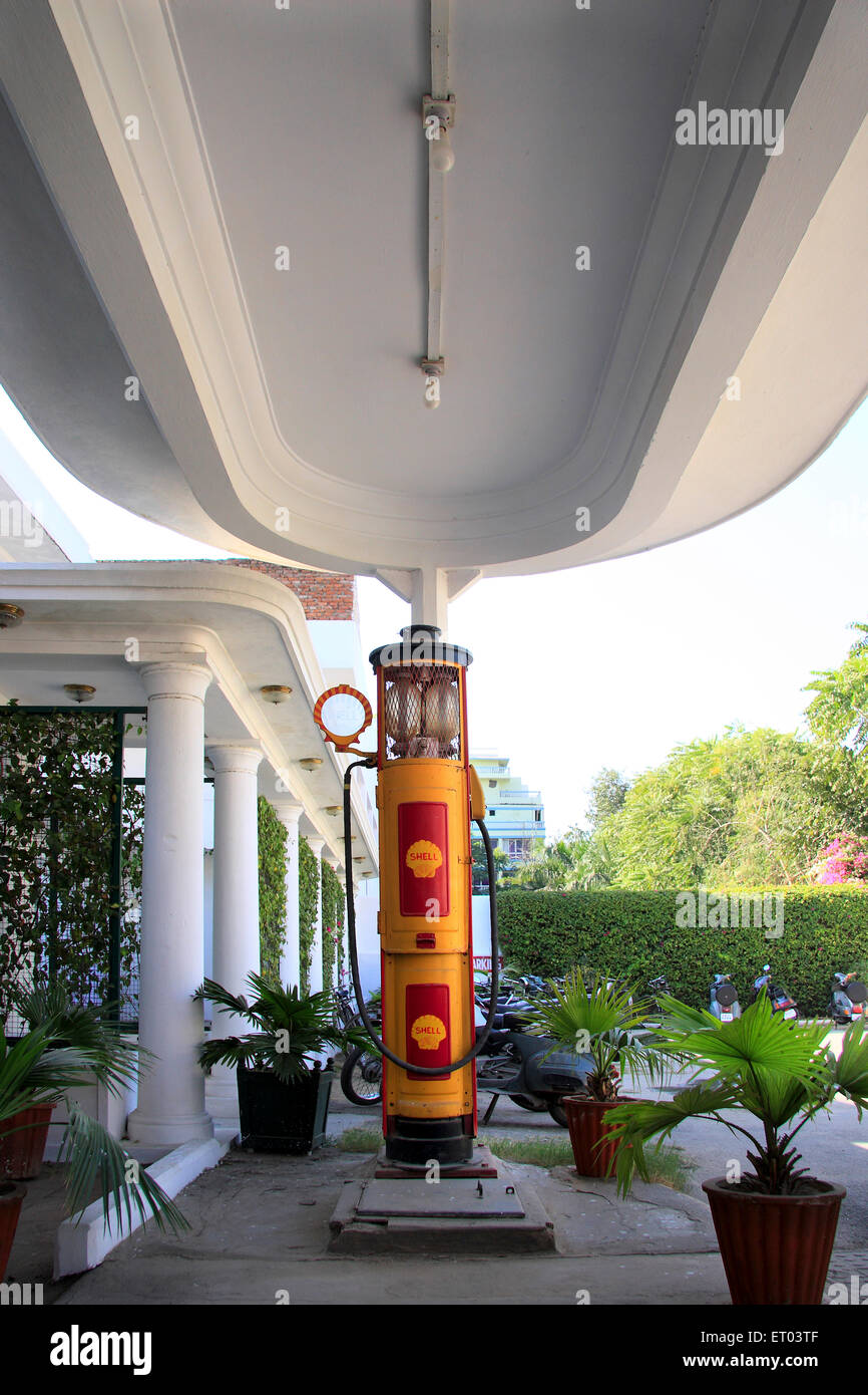 Shell, ancienne pompe à essence à transfert manuel de carburant d ...