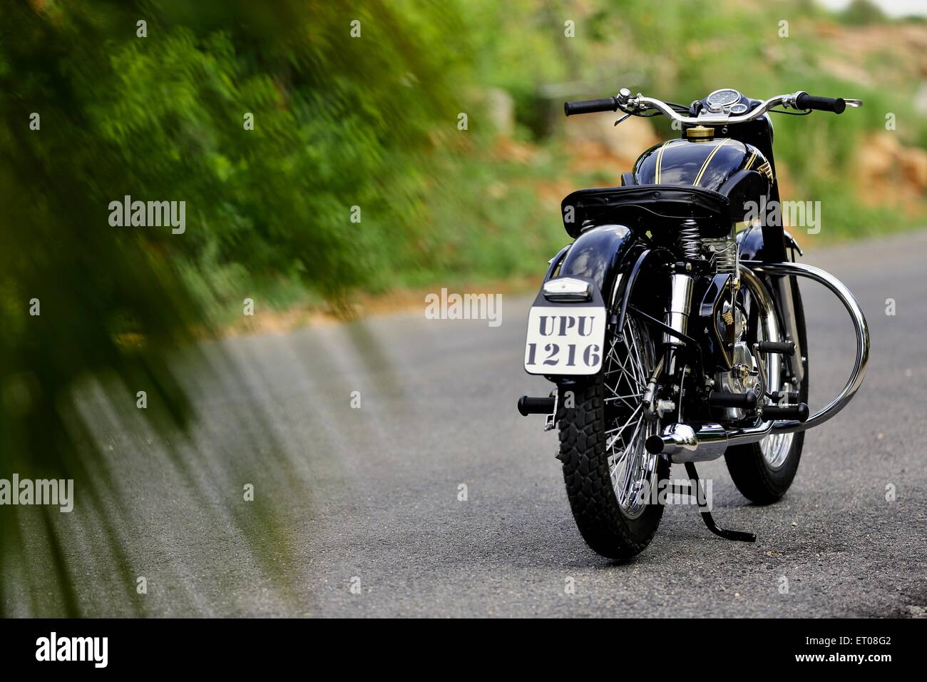 Royal enfield 350 bullet Banque de photographies et d’images à haute ...