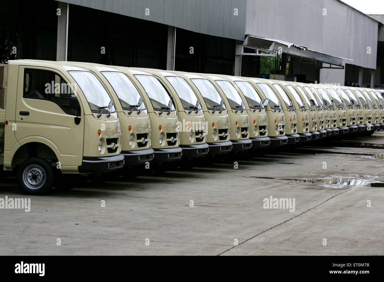 Tata motors factory Banque de photographies et d’images à haute ...