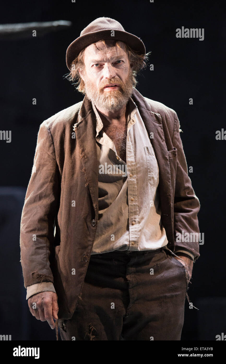 Sur la photo : Hugo Weaving que Vladimir. Acteurs Richard Roxburgh et ...