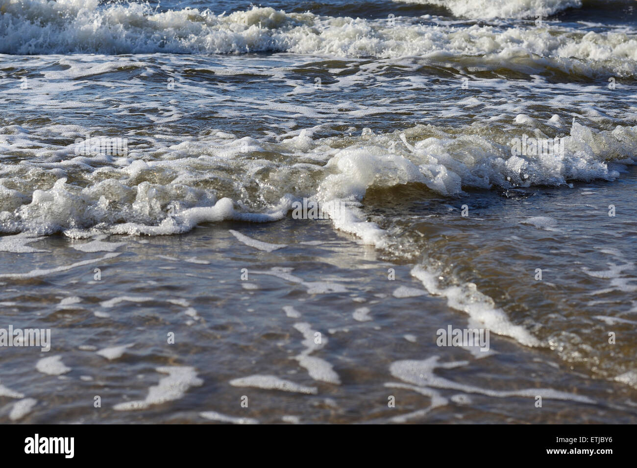 Vagues sur la plage Banque de photographies et d’images à haute ...
