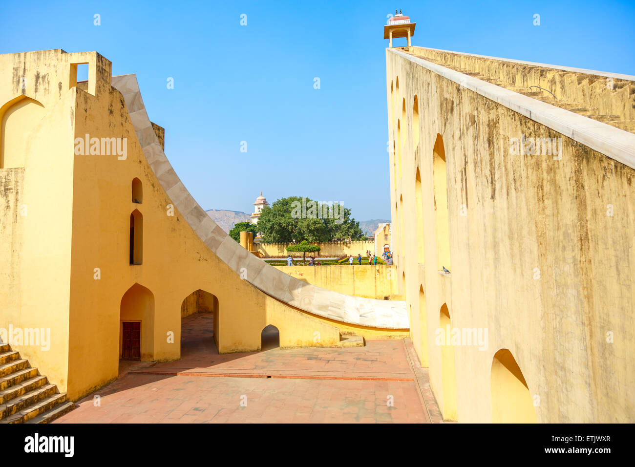 Pont d'observation de l'vrihat samrat yantra (le plus grand cadran ...