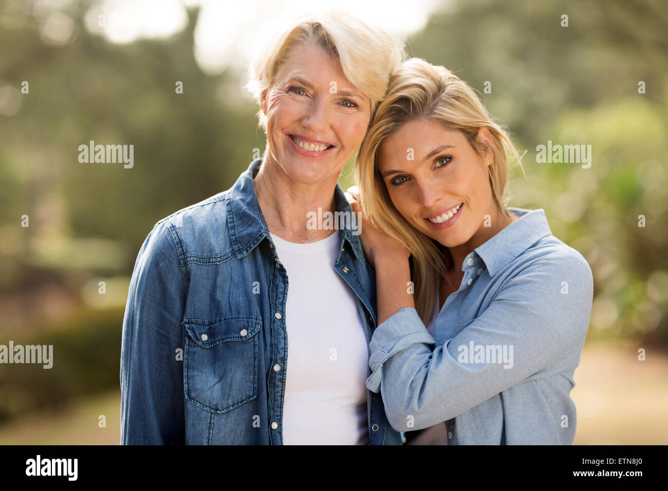 Mère Et Fille Adulte Banque De Photographies Et Dimages à Haute