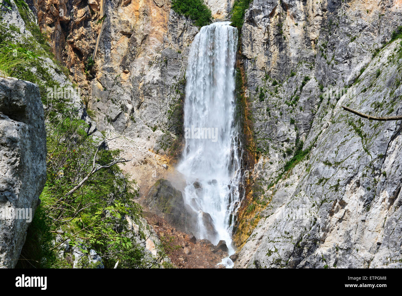 Cascade de boka Banque de photographies et d’images à haute résolution ...